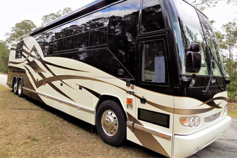 Luxury RV Rentals With Drivers | Motorhome Rentals | LiTRV