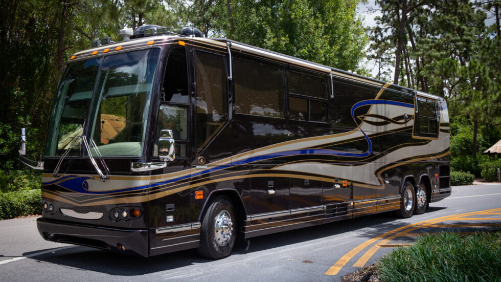 Luxury Motorcoach Rental For Unforgettable Vacations - LiTRV