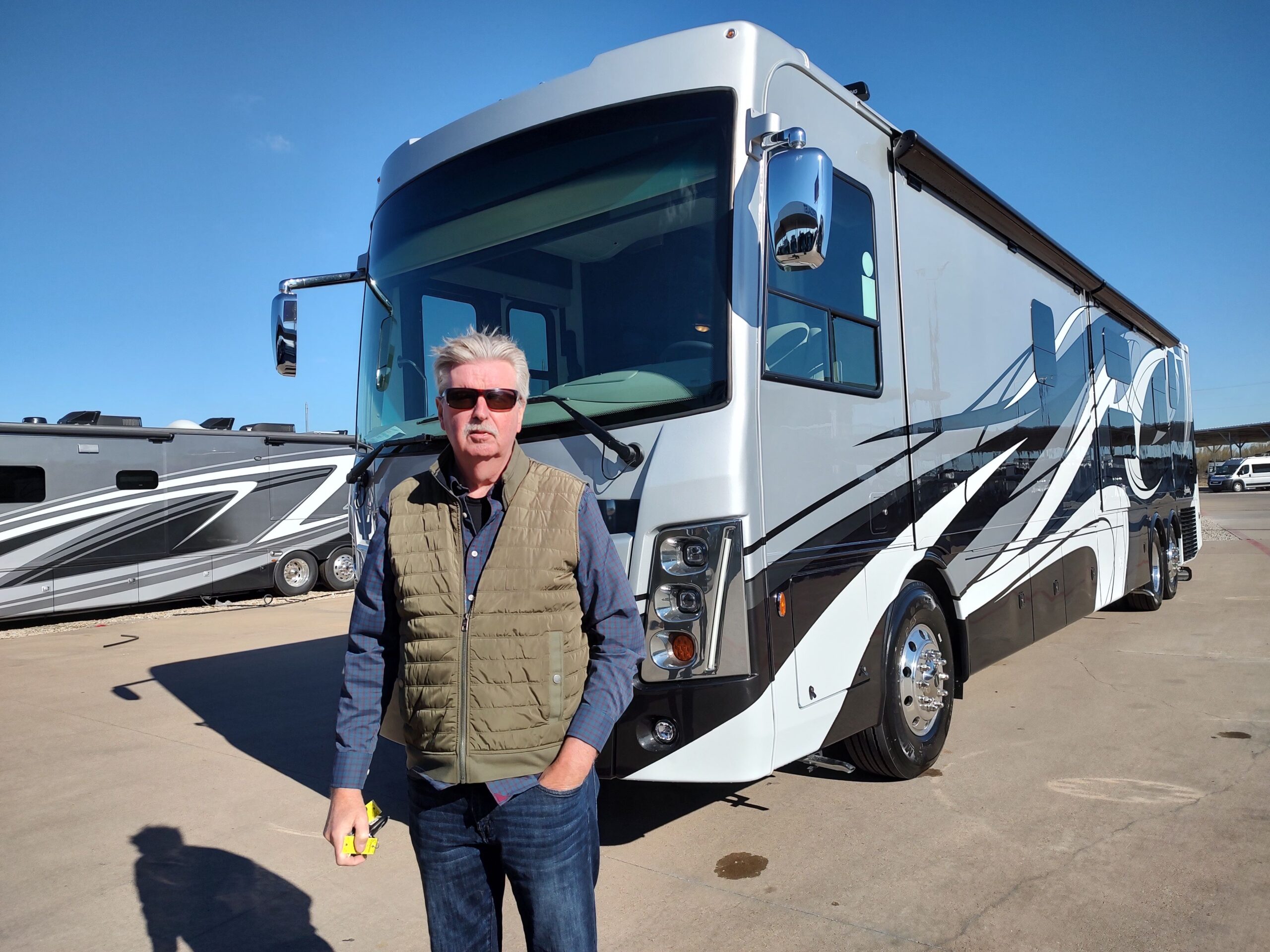 Private RV Driver: Your Personalized Journey for Travel - LiTRV