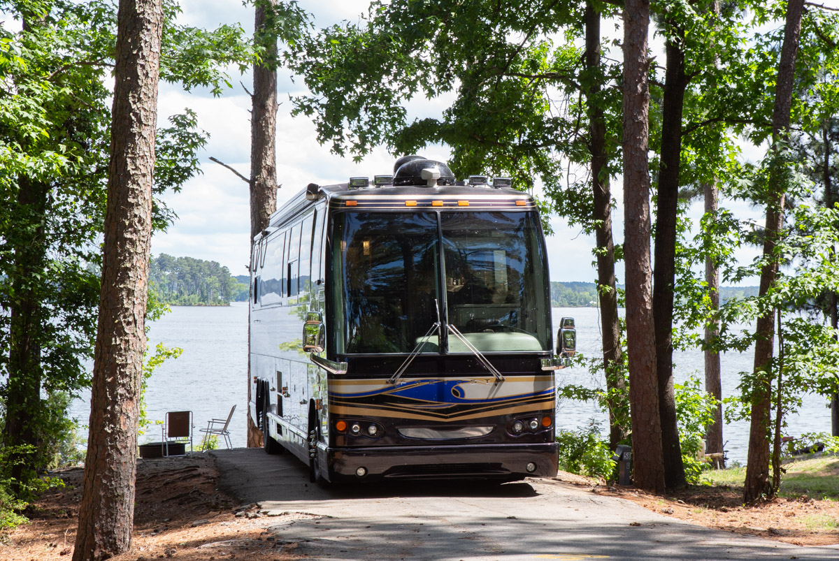 Assessing Your Travel Options: Consider Renting a Luxury Motorcoach - LiTRV